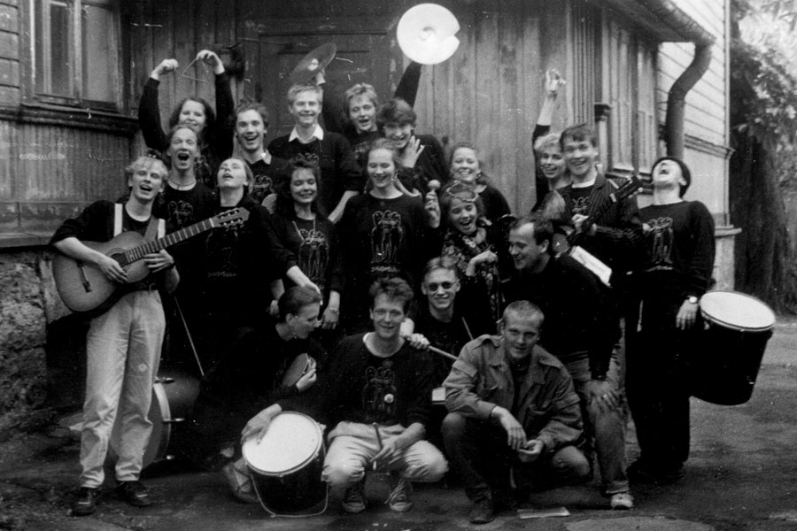 15. lend (1988-1992) - Eesti Lavastuste Andmebaas